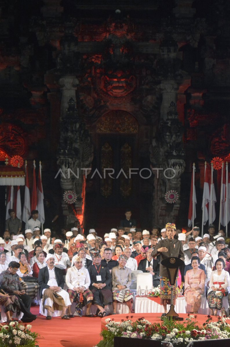 PRESIDEN TEMUI TOKOH DAN MASYARAKAT BALI | ANTARA Foto PRESIDEN TEMUI TOKOH DAN MASYARAKAT BALI | ANTARA Foto