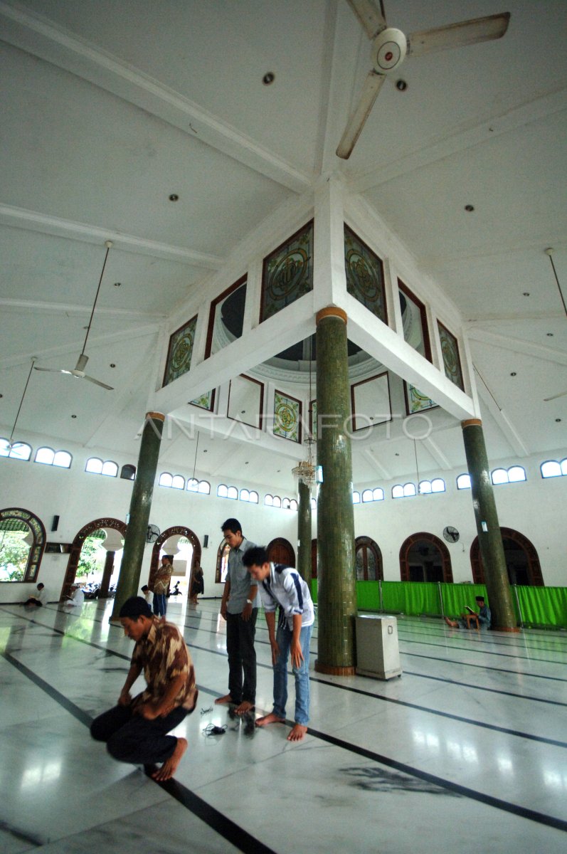 MASJID TERTUA DI SURABAYA | ANTARA Foto MASJID TERTUA DI SURABAYA | ANTARA Foto