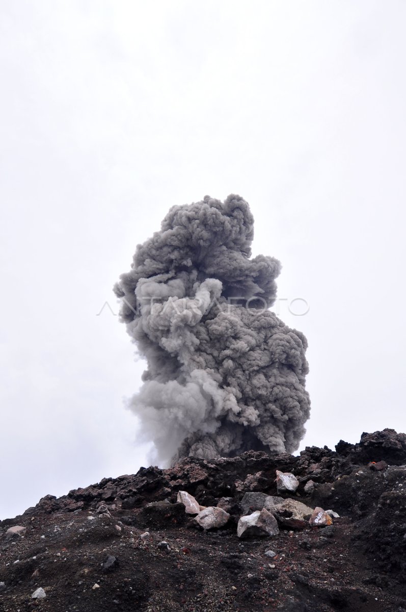 STATUS GUNUNG SLAMET NAIK | ANTARA Foto STATUS GUNUNG SLAMET NAIK | ANTARA Foto