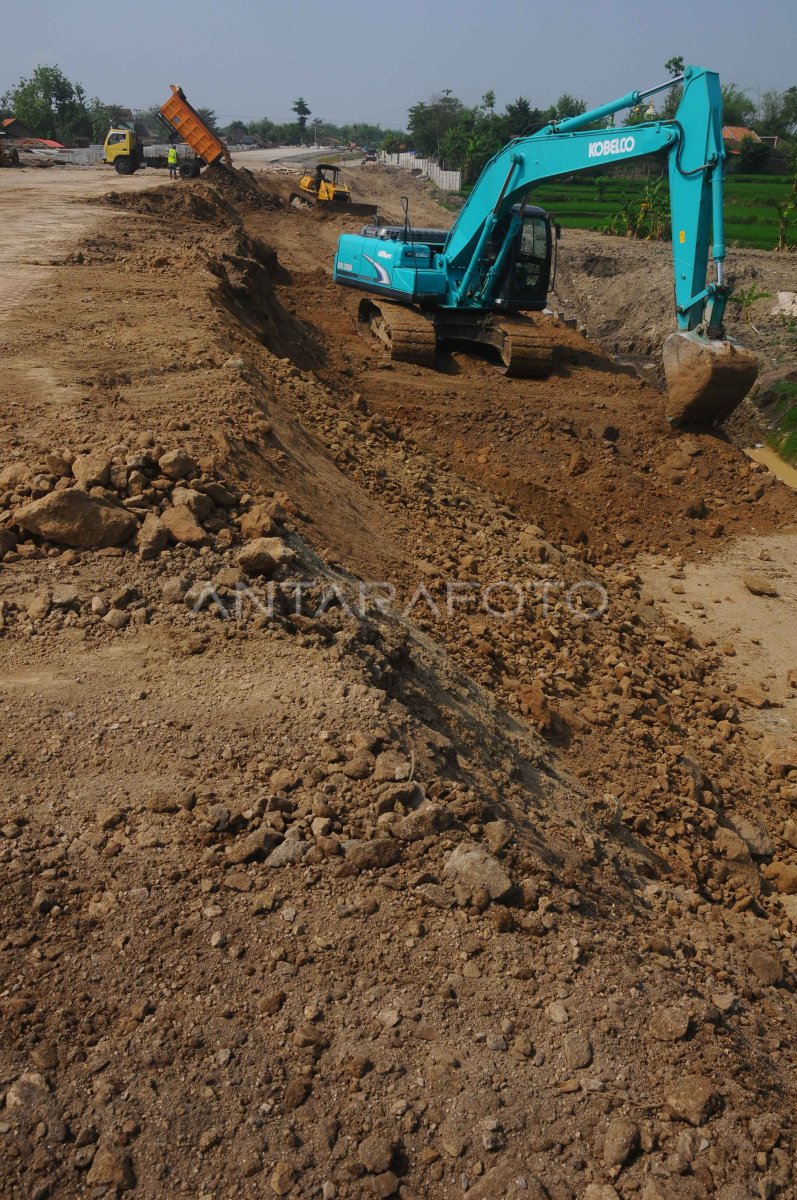 PEMBANGUNAN JALAN TOL SOLO - KERTOSONO | ANTARA Foto PEMBANGUNAN JALAN TOL SOLO - KERTOSONO | ANTARA Foto