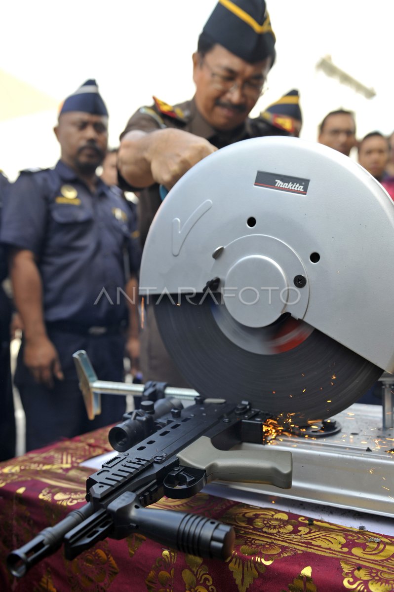 PEMUSNAHAN SENJATA MAINAN | ANTARA Foto