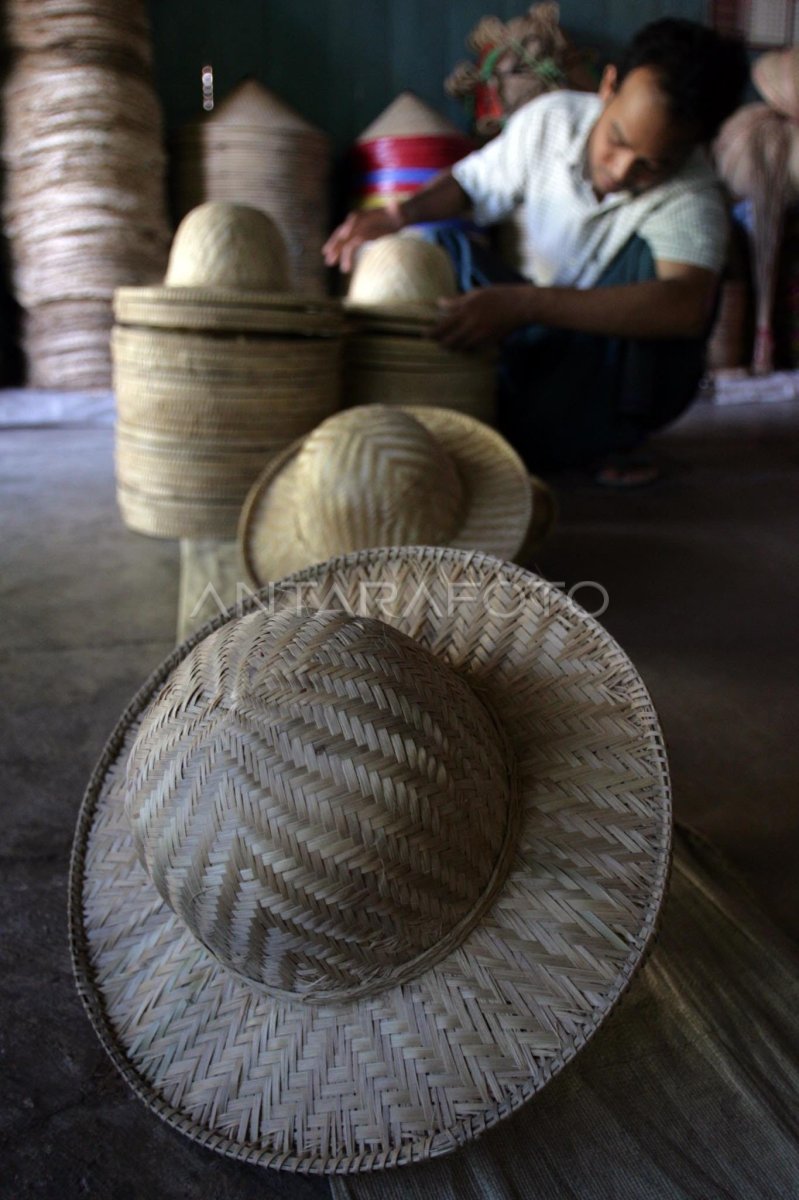 TOPI CAPIL | ANTARA Foto