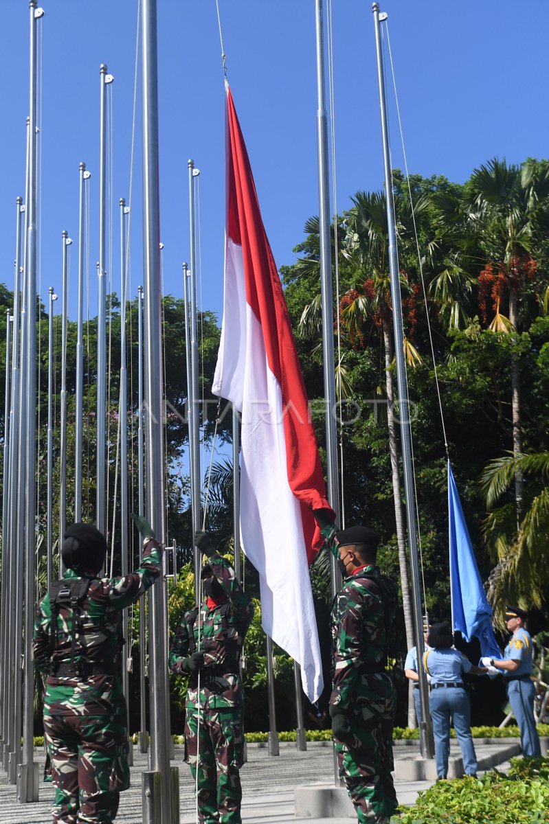 UPACARA PENGIBARAN BENDERA GPDRR 2022 BALI | ANTARA Foto