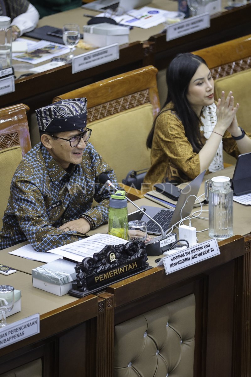 Raker Komisi X DPR dengan Kemenparekraf | ANTARA Foto