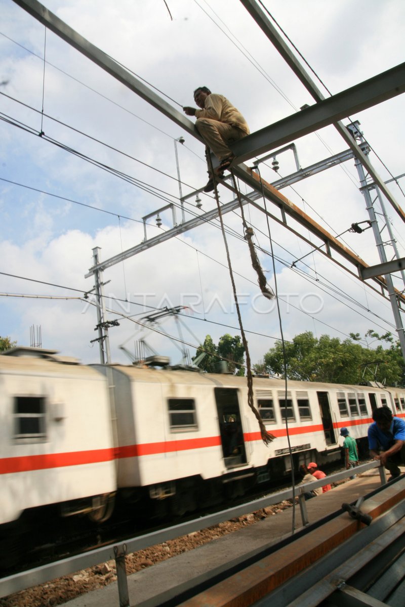 PEMBANGUNAN STASIUN KRL | ANTARA Foto PEMBANGUNAN STASIUN KRL | ANTARA Foto