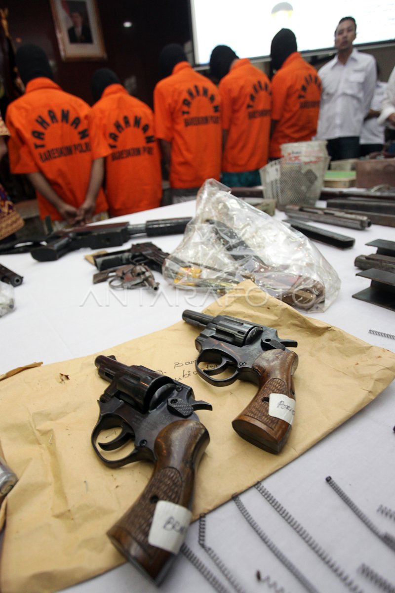 PENGUNGKAPAN SENJATA API ILEGAL | ANTARA Foto