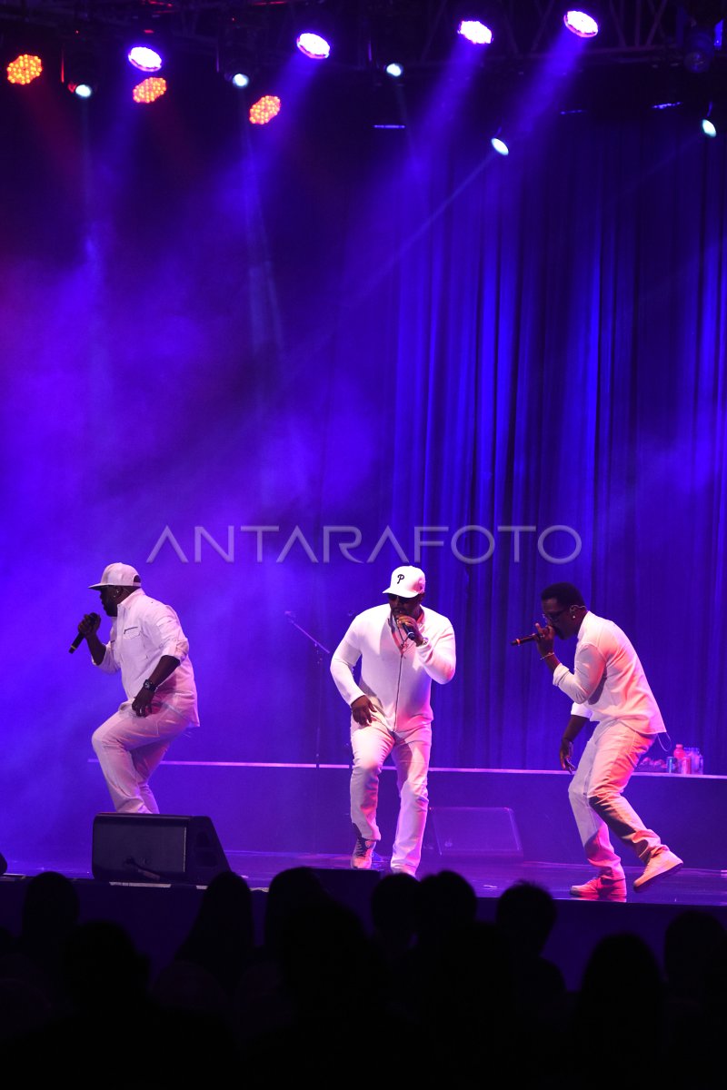 KONSER BOYZ II MEN | ANTARA Foto