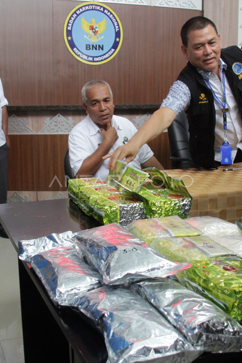 GAGALKAN PEREDARAN 17 KG SABU ASAL CINA | ANTARA Foto GAGALKAN PEREDARAN 17 KG SABU ASAL CINA | ANTARA Foto