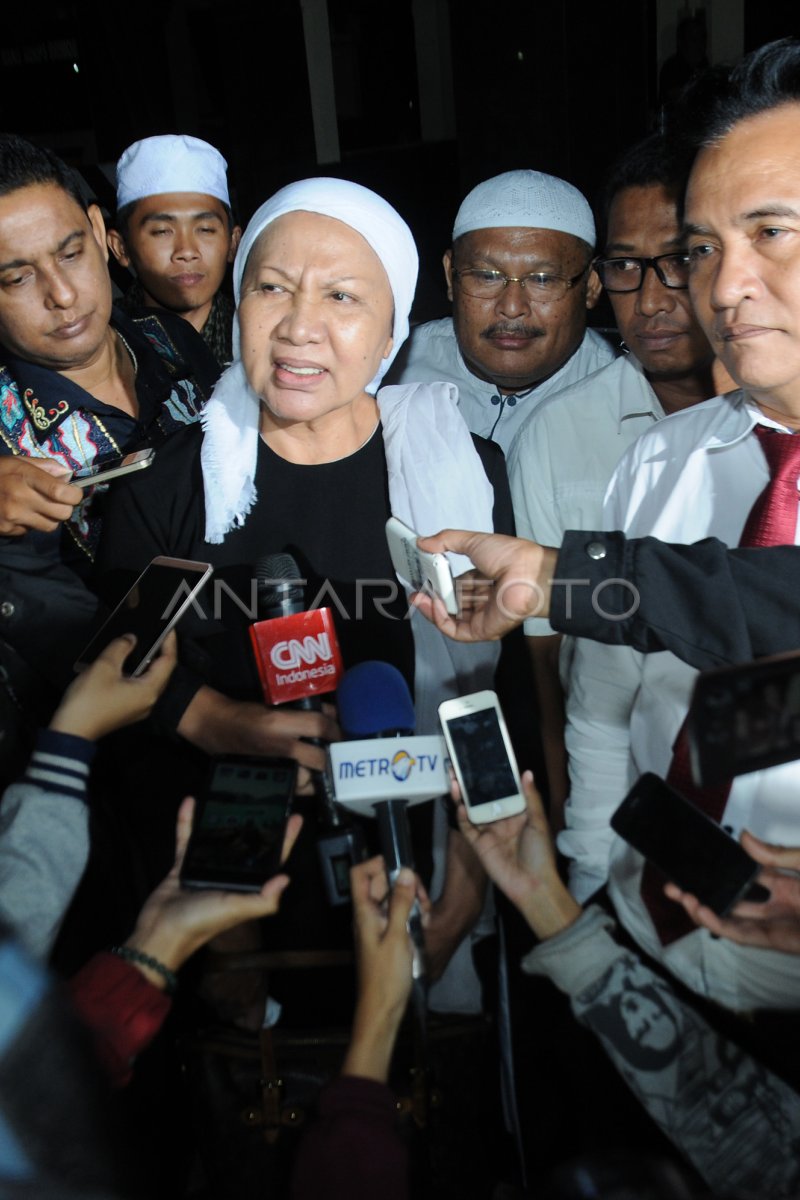 TERSANGKA DUGAAN MAKAR USAI MENJALANI PEMERIKSAAN | ANTARA Foto TERSANGKA DUGAAN MAKAR USAI MENJALANI PEMERIKSAAN | ANTARA Foto