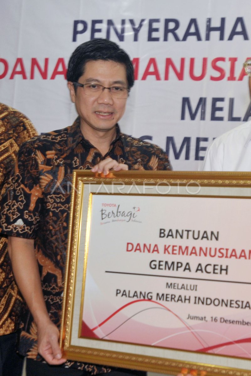 DONASI TOYOTA UNTUK KORBAN GEMPA ACEH | ANTARA Foto DONASI TOYOTA UNTUK KORBAN GEMPA ACEH | ANTARA Foto