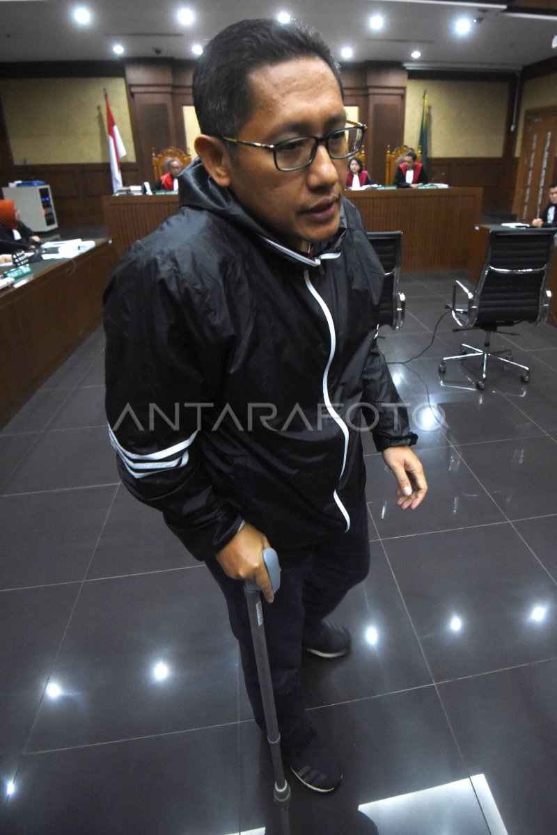 ANAS BERSAKSI DI SIDANG KTP ELEKTRONIK | ANTARA Foto ANAS BERSAKSI DI SIDANG KTP ELEKTRONIK | ANTARA Foto
