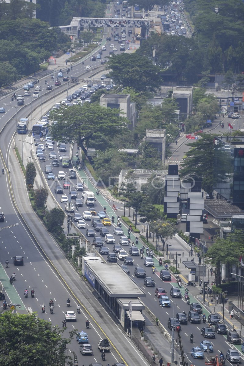 PERLUASAN ZONA RENDAH EMISI DI JAKARTA | ANTARA Foto