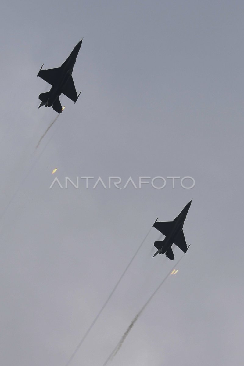 ATRAKSI RANGKAIAN HUT KE-77 TNI | ANTARA Foto ATRAKSI RANGKAIAN HUT KE-77 TNI | ANTARA Foto