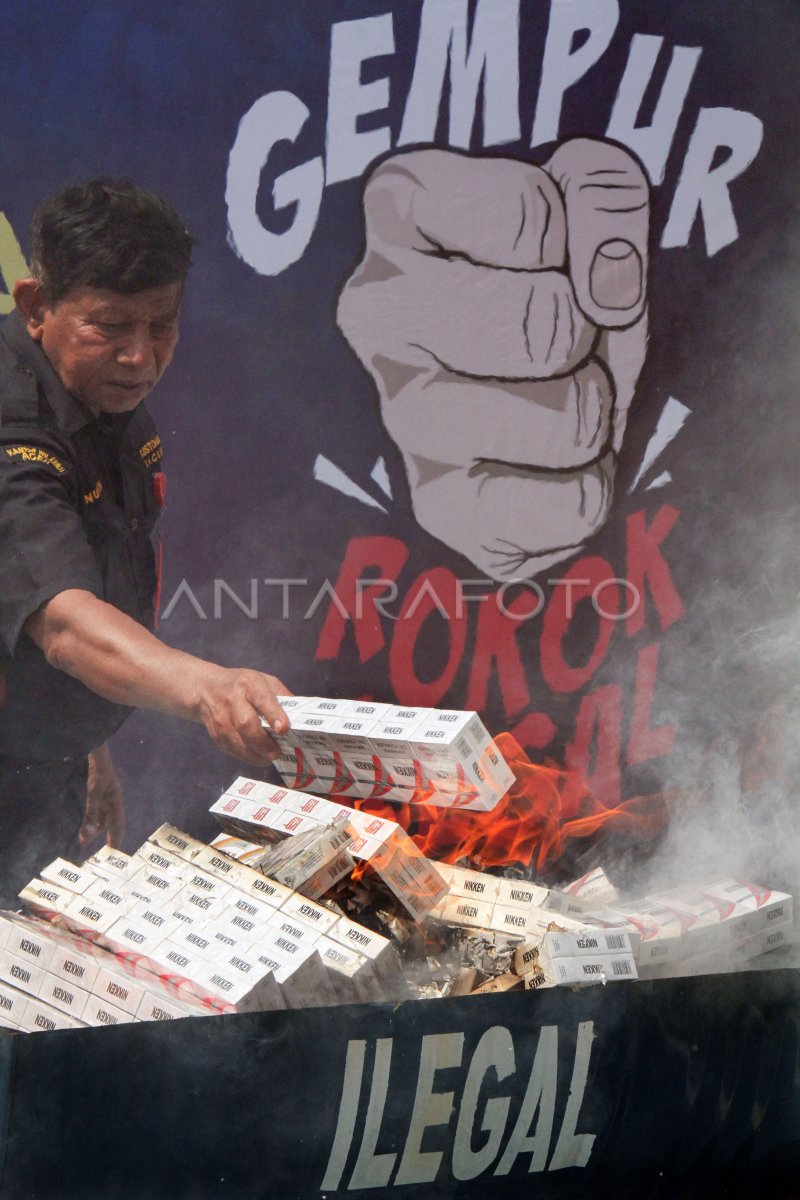 Pemusnahan Rokok Ilegal Tangkapan Bea Cukai | ANTARA Foto