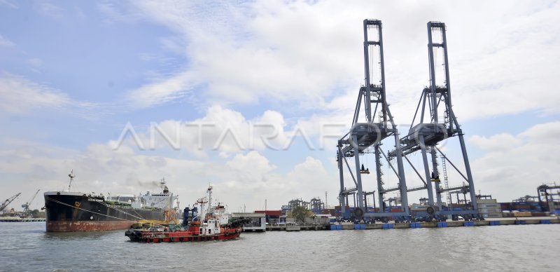 PROGRAM REVITALISASI PELABUHAN TANJUNG PRIOK | ANTARA Foto