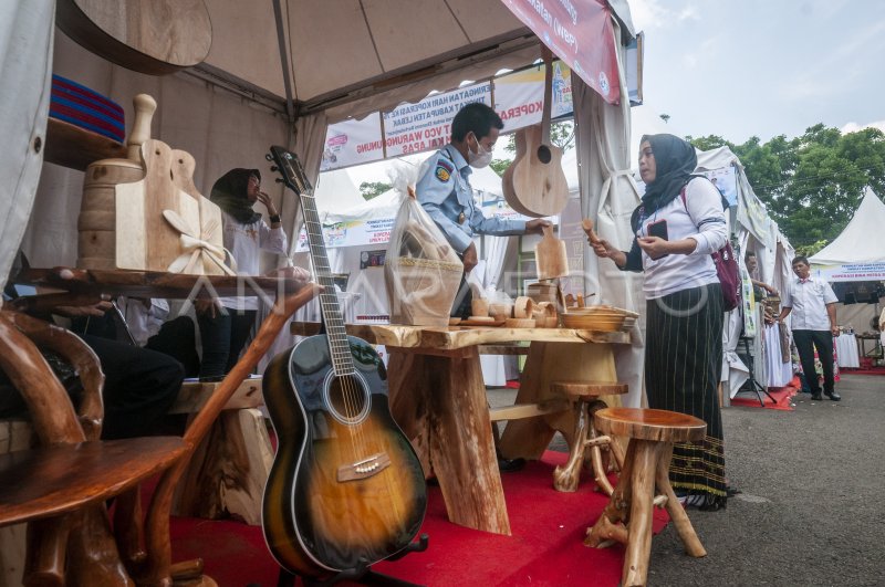 PAMERAN PRODUK UMKM DI LEBAK | ANTARA Foto PAMERAN PRODUK UMKM DI LEBAK | ANTARA Foto