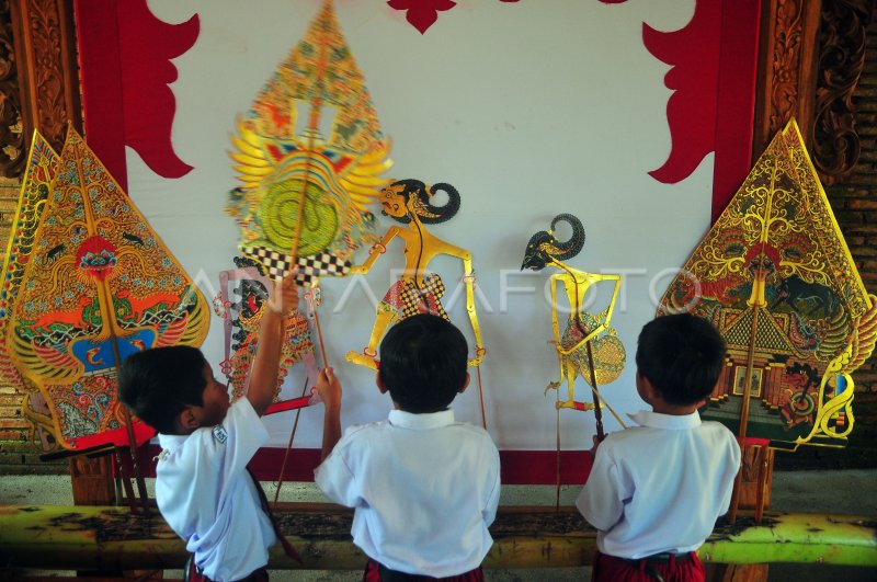 SISWA BELAJAR MENGENAL WAYANG DAN GAMELAN | ANTARA Foto
