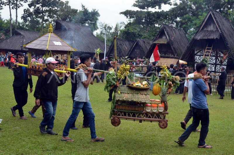 SEREN TAUN KAMPUNG SINDANG BARANG | ANTARA Foto