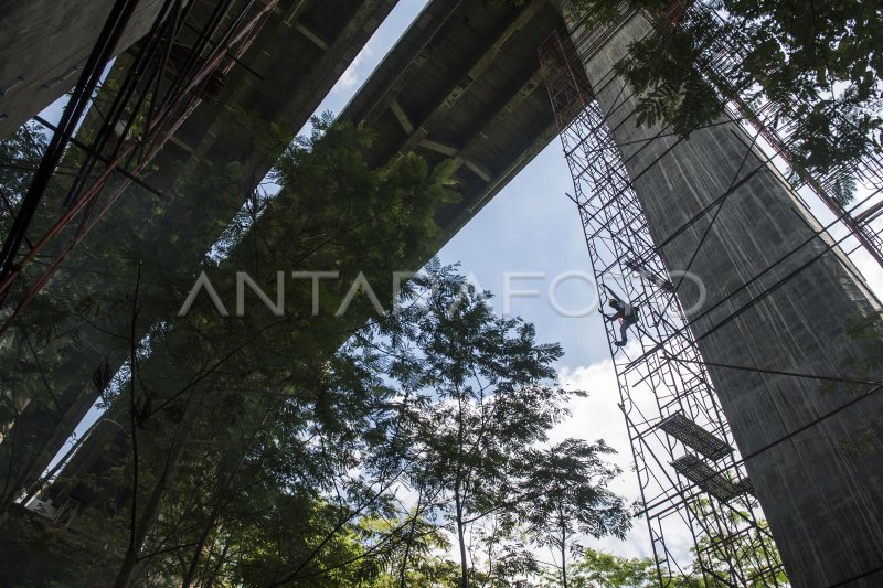 PERBAIKAN JEMBATAN CISOMANG | ANTARA Foto PERBAIKAN JEMBATAN CISOMANG | ANTARA Foto