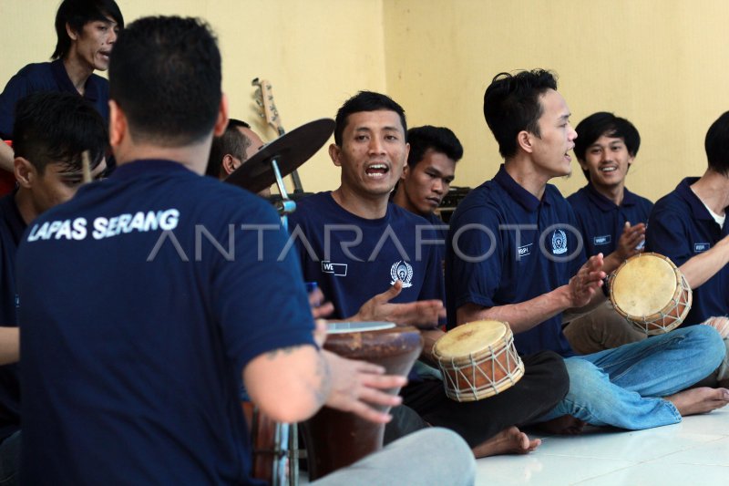 KISAH DARI BALIK JERUJI BESI | ANTARA Foto KISAH DARI BALIK JERUJI BESI | ANTARA Foto