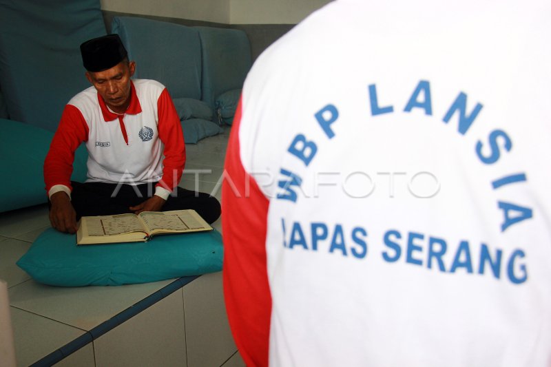 KISAH DARI BALIK JERUJI BESI | ANTARA Foto KISAH DARI BALIK JERUJI BESI | ANTARA Foto