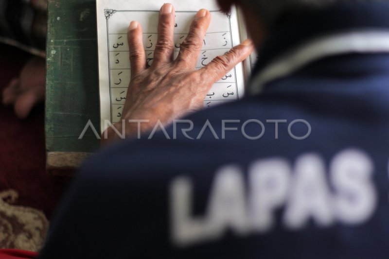 KISAH DARI BALIK JERUJI BESI | ANTARA Foto KISAH DARI BALIK JERUJI BESI | ANTARA Foto