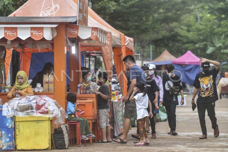PENERAPAN PROTOKOL KESEHATAN DI RPTRA/RTH | ANTARA Foto PENERAPAN PROTOKOL KESEHATAN DI RPTRA/RTH | ANTARA Foto