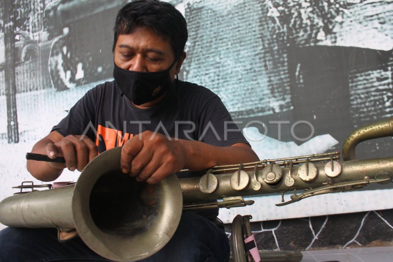 KONSERVASI ALAT MUSIK KOLEKSI MUSEUM BRAWIJAYA | ANTARA Foto KONSERVASI ALAT MUSIK KOLEKSI MUSEUM BRAWIJAYA | ANTARA Foto
