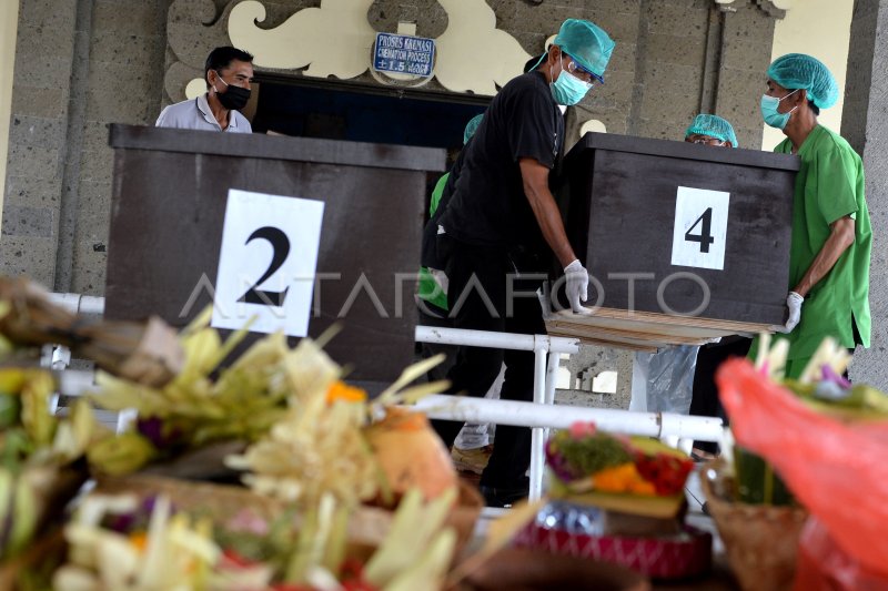 KREMASI JENAZAH TERLANTAR DI BALI | ANTARA Foto
