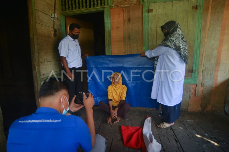 JEMPUT BOLA REKAM DATA KTP ELEKTRONIK | ANTARA Foto JEMPUT BOLA REKAM DATA KTP ELEKTRONIK | ANTARA Foto