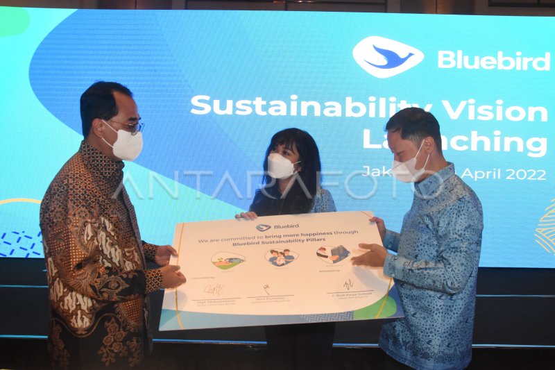 BLUE BIRD LUNCURKAN VISI KEBERLANJUTAN PENGURANGAN EMISI | ANTARA Foto