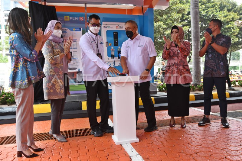 BNI DAN PLN KERJA SAMA OPERASIKAN SPKLU | ANTARA Foto