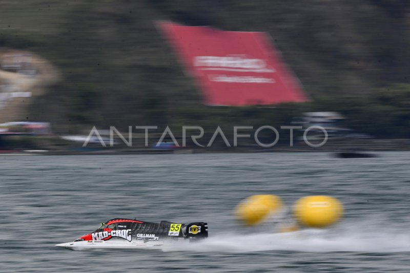 LATIHAN BEBAS F1 POWERBOAT DANAU TOBA 2023 | ANTARA Foto
