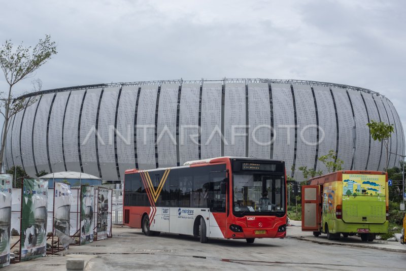 TRANSJAKARTA UJI COBA RUTE JIS-SENEN | ANTARA Foto
