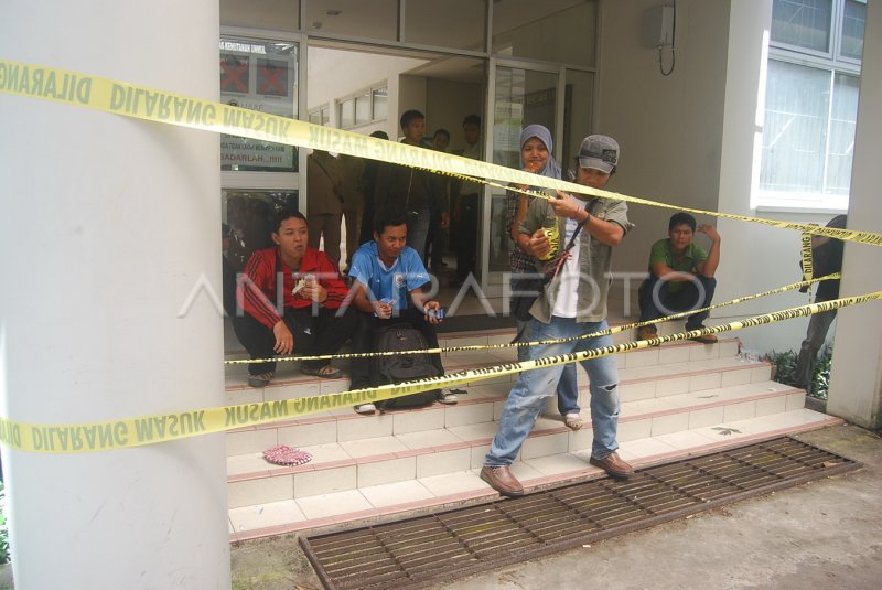 SEGEL GEDUNG | ANTARA Foto SEGEL GEDUNG | ANTARA Foto