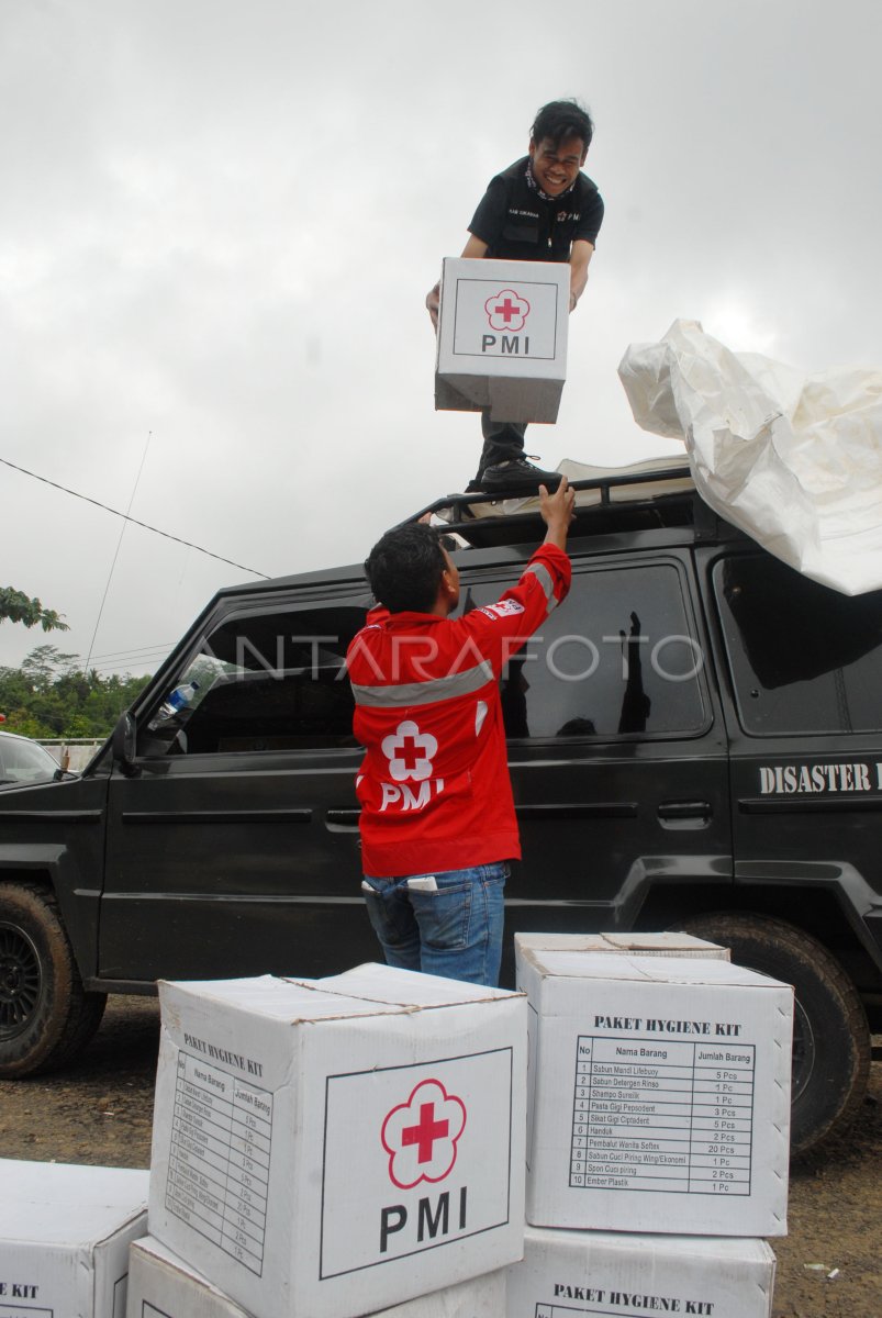 DISTRIBUSI BANTUAN KORBAN BANJIR BANDANG | ANTARA Foto