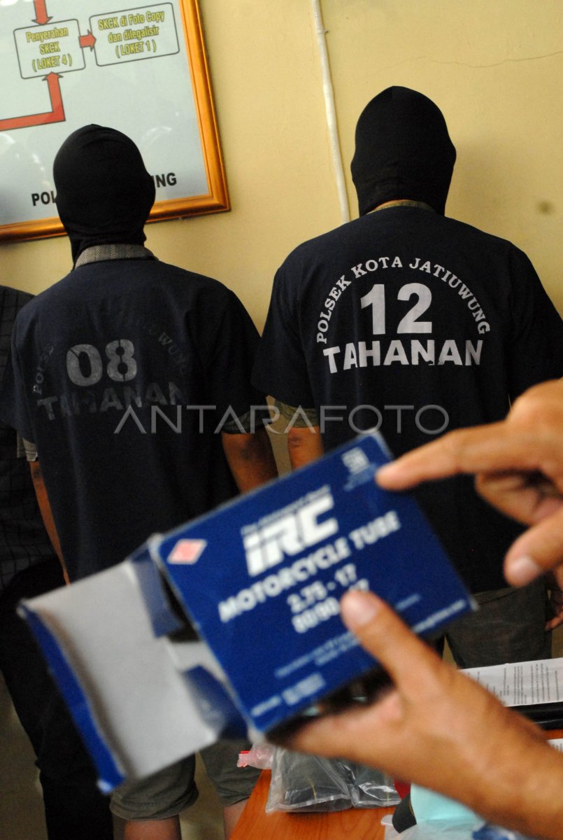 KEJAHATAN PEMALSUAN MEREK | ANTARA Foto KEJAHATAN PEMALSUAN MEREK | ANTARA Foto