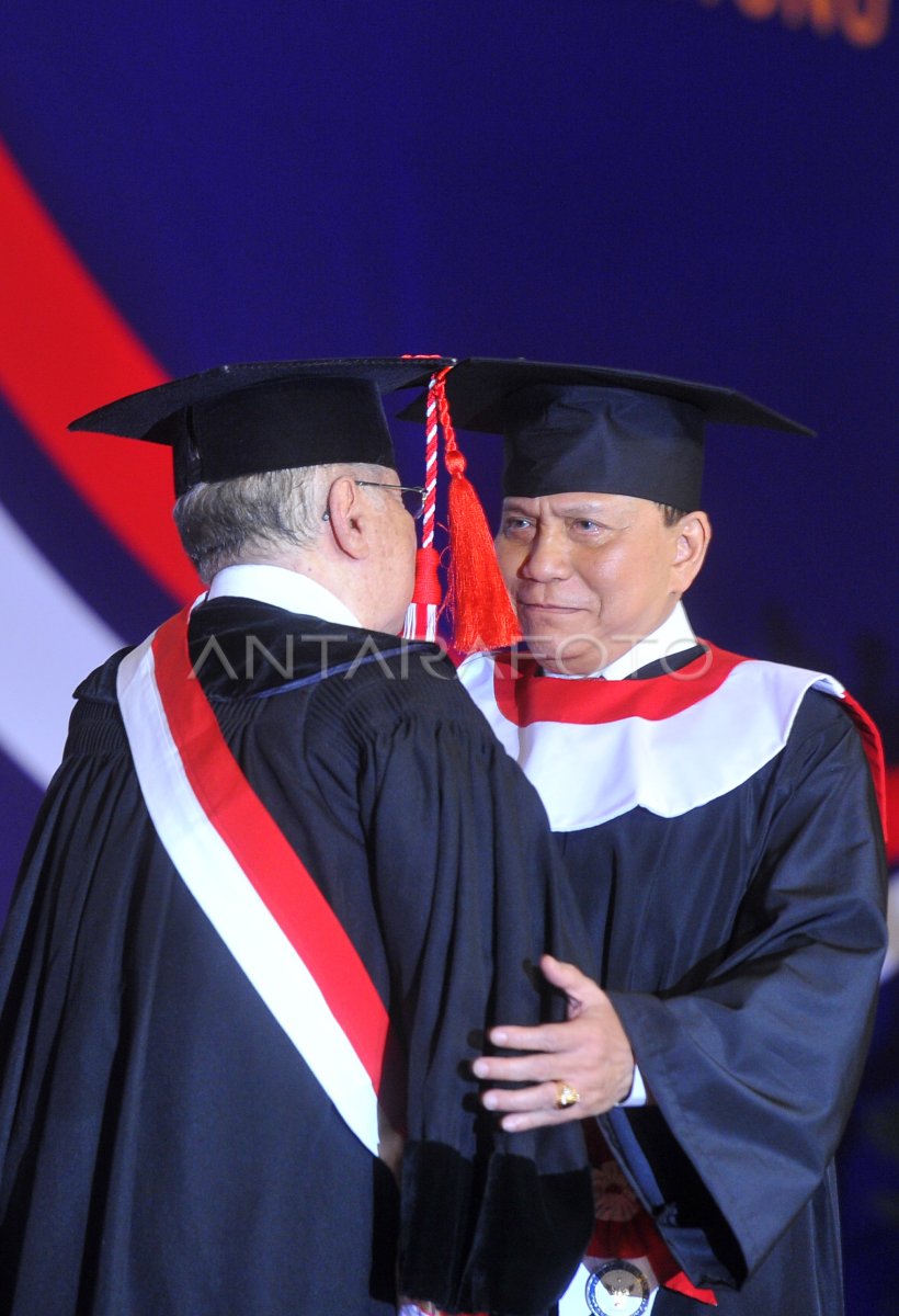 PENGUKUHAN GURU BESAR HENDROPRIYONO | ANTARA Foto PENGUKUHAN GURU BESAR HENDROPRIYONO | ANTARA Foto