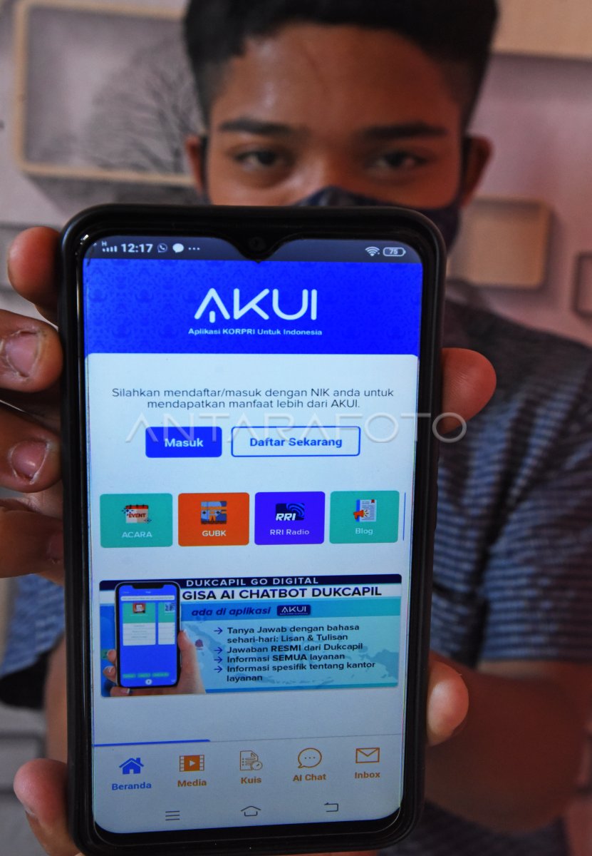 LAYANAN ADMINDUK DI MASA PANDEMI COVID-19 | ANTARA Foto