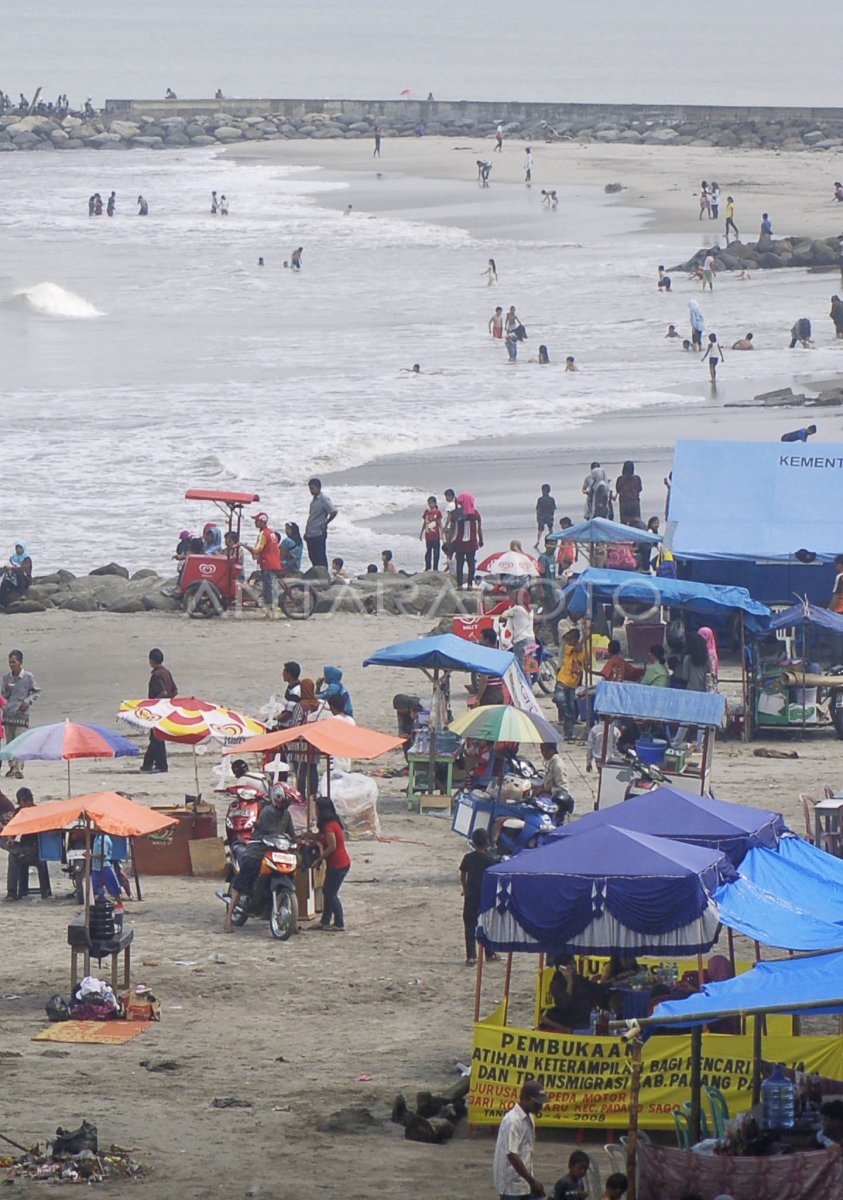 PANTAI PARIAMAN | ANTARA Foto PANTAI PARIAMAN | ANTARA Foto