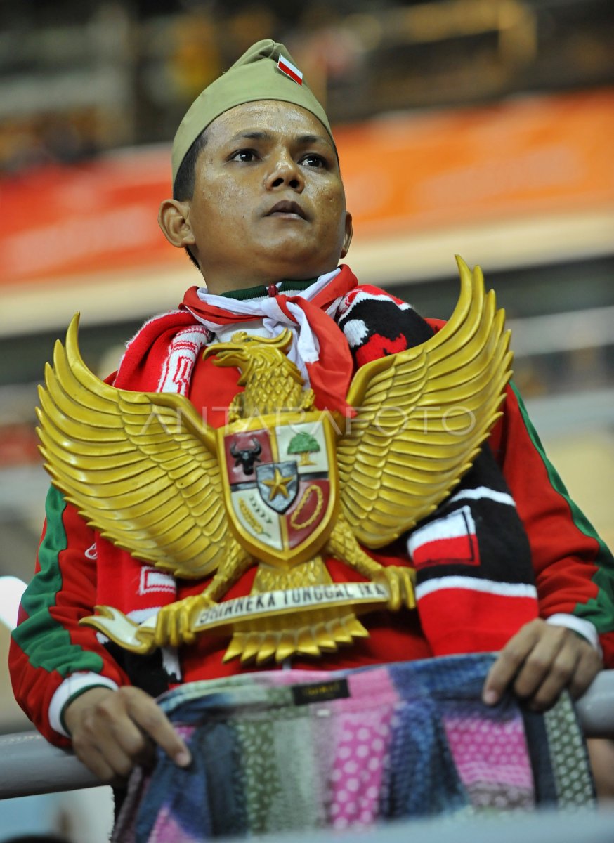 PENDUKUNG TIMNAS INDONESIA | ANTARA Foto PENDUKUNG TIMNAS INDONESIA | ANTARA Foto