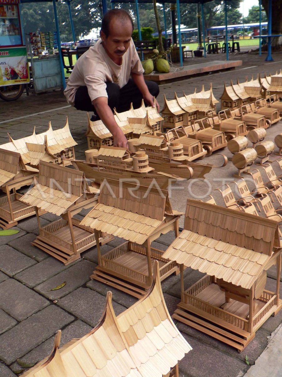 KERAJINAN BAMBU | ANTARA Foto
