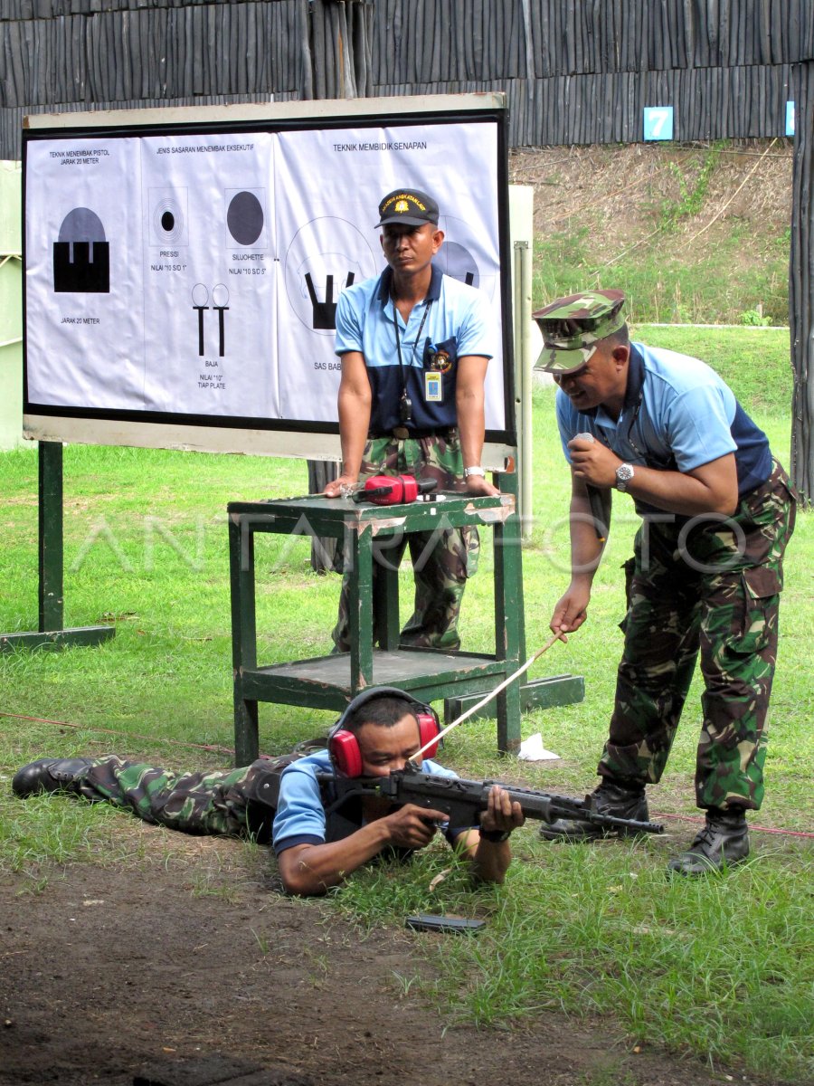LOMBA MENEMBAK | ANTARA Foto
